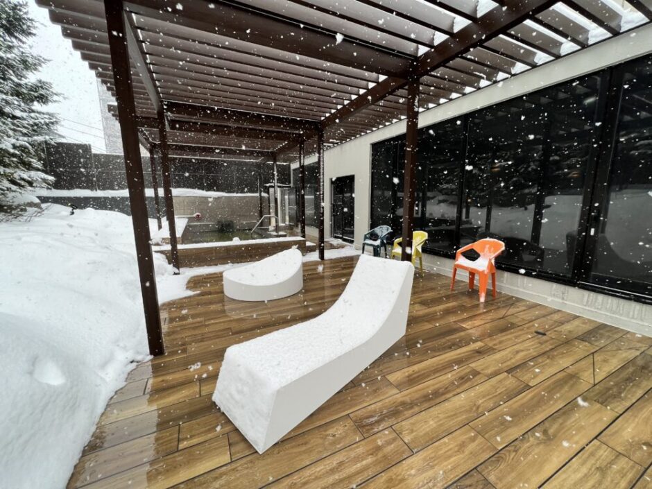 【KIKI知床のサウナを徹底レビュー】ととのえ親方が監修した4種類のサウナを楽しめる！ビュッフェも絶品！ | サウキャン｜北海道サウナの魅力をお届け